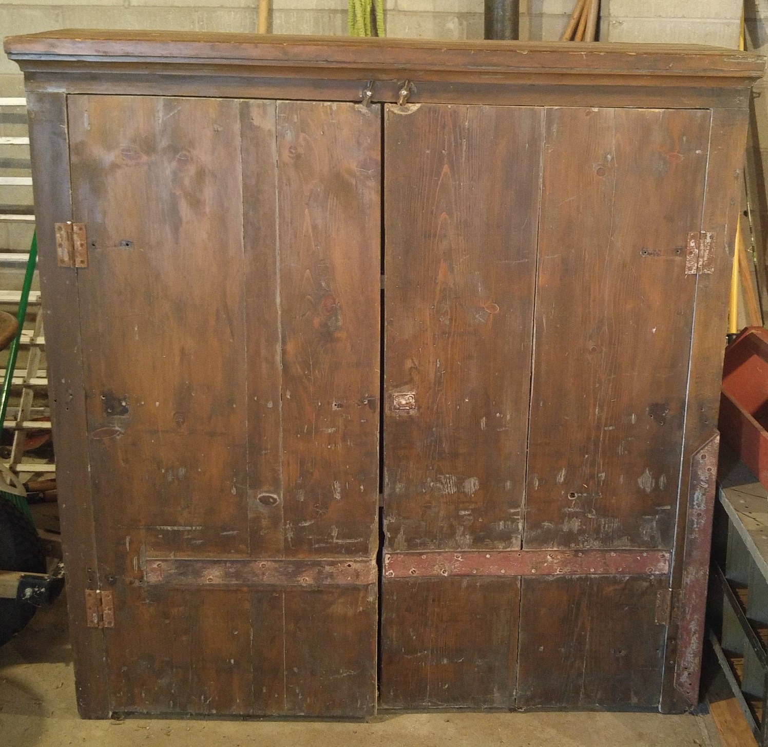 Duke – The Rustic Cupboard