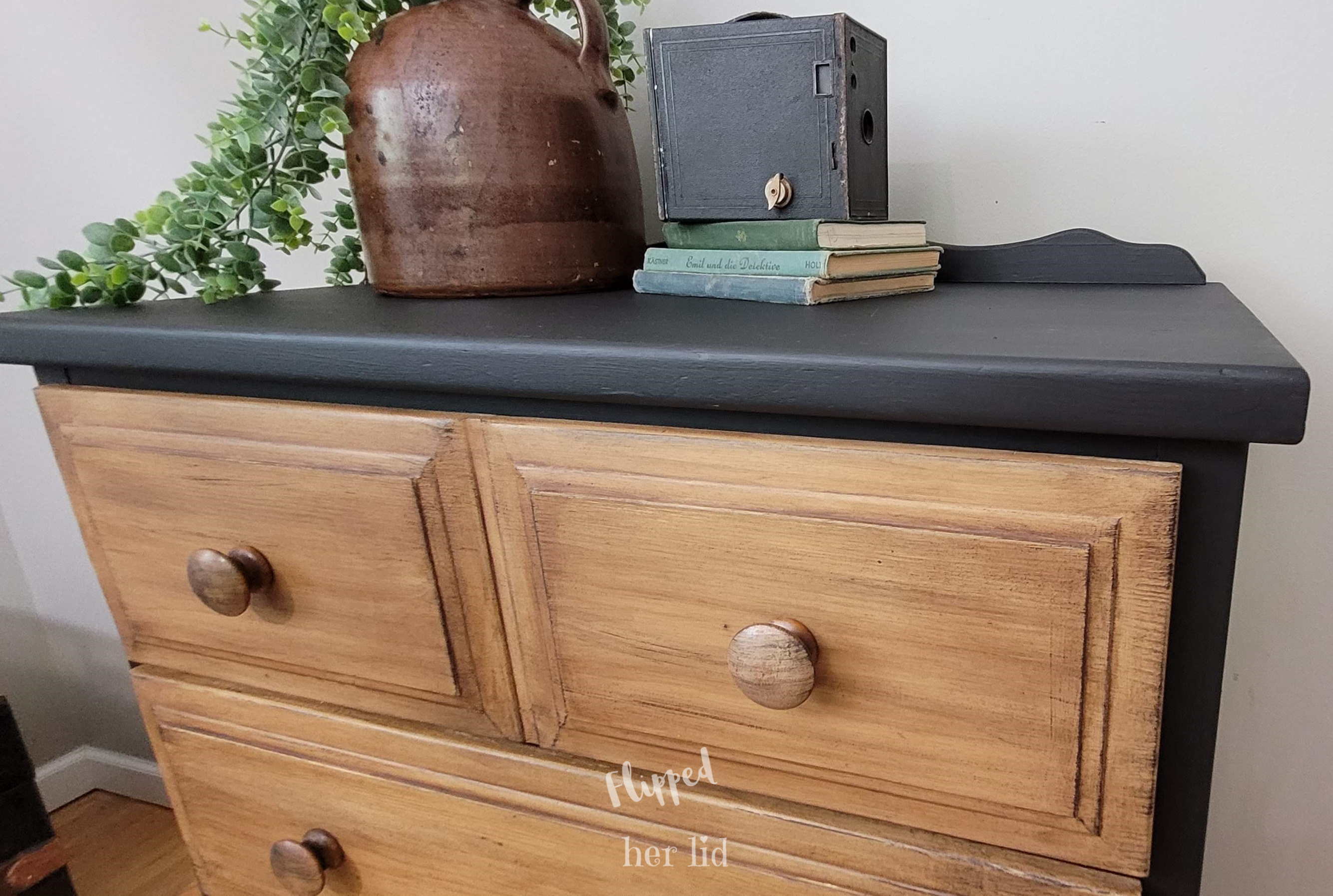 Max – Two-Toned Chest